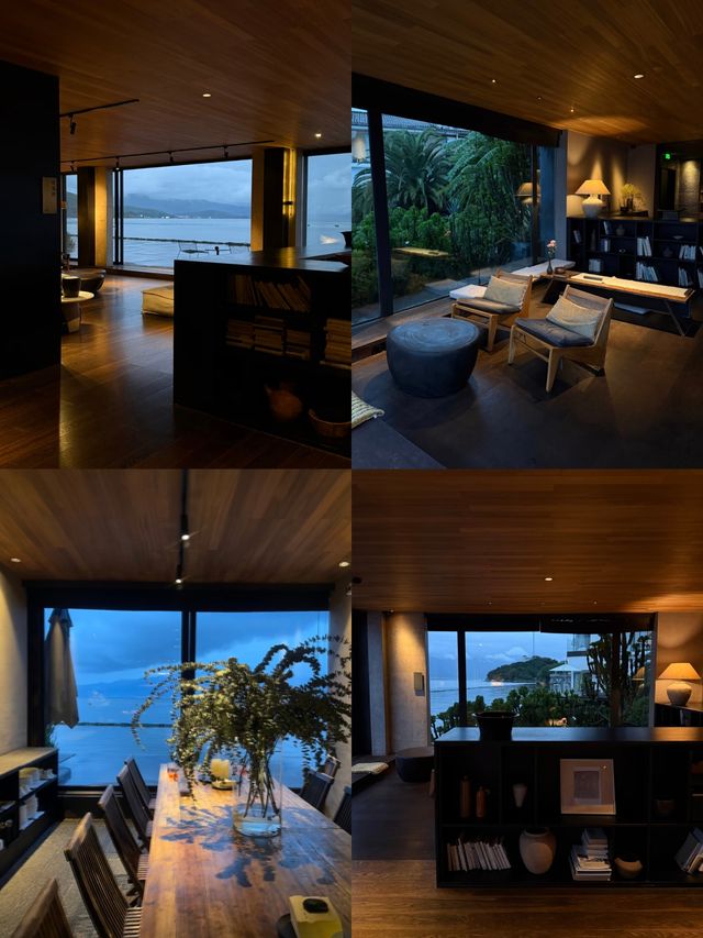 Dali hotel where you can reach out and touch Erhai Lake, with ...