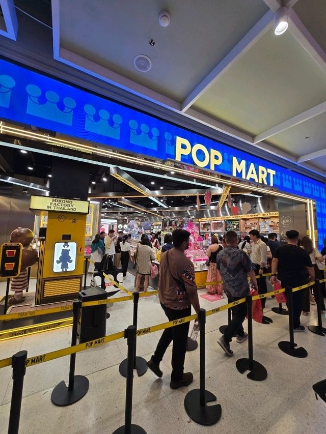 🎉 搶先打卡 Bangkok Central World POP MART！盲盒狂熱解鎖你的 Art Toy 心動時刻！🪐💖 ｜Trip.com 曼谷