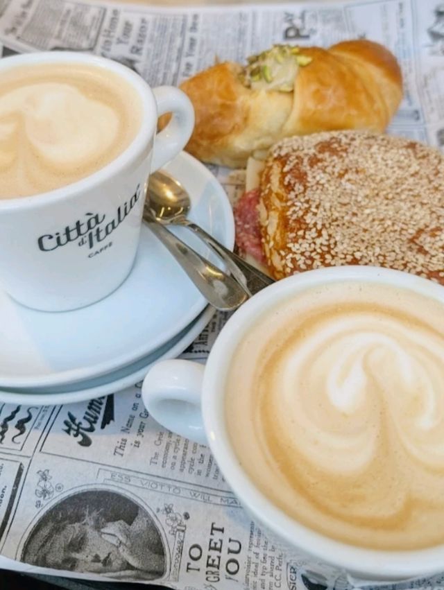 GREAT SMALL CAFÉ FOR BREAKFAST. | Trip.com Venice