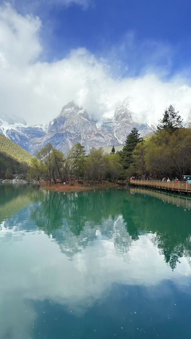 Above the Sea of Clouds, Jade Dragon Snow Mountain | Trip.com Yulong