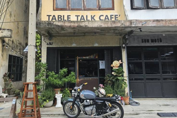 Table Talk Cafe ☕ | Trip.com กรุงเทพฯ