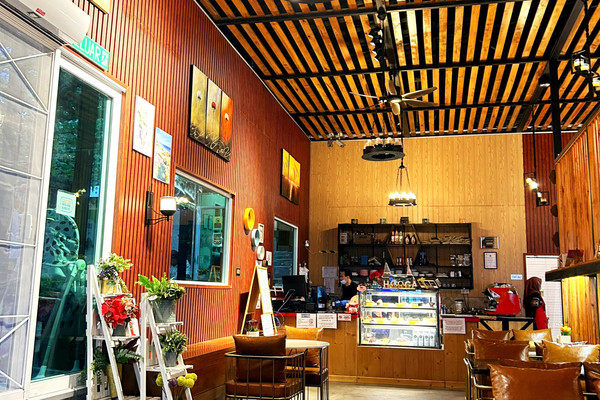 Cozy Hooga Cafe at Kundasang Farm Ville | Trip.com West Coast Division