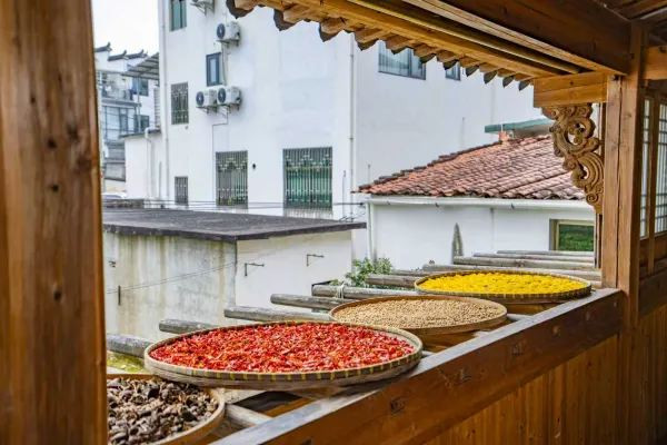 Qingming in Wuyuan｜Book this guesthouse within walking distance to ...