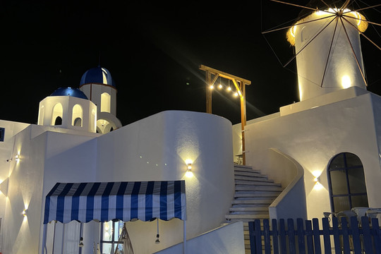 🌟 De'Sands: Santorini in Batam! 🏝️ | Trip.com