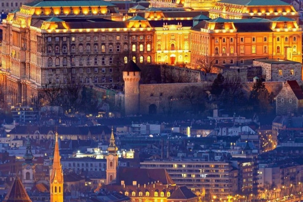A breathtaking journey to Budapest, you definitely can't miss it ...