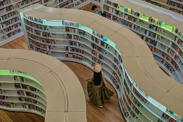 LIBRARY @ ORCHARD | Trip.com Singapore