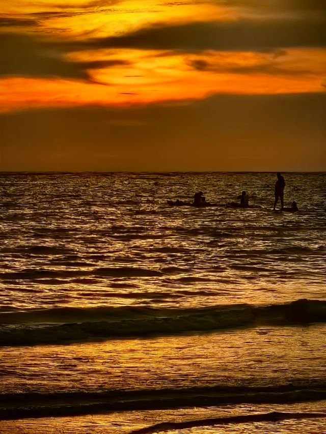 World-Class Sunset Destination — Tanjung Aru Beach, Kota Kinabalu ...