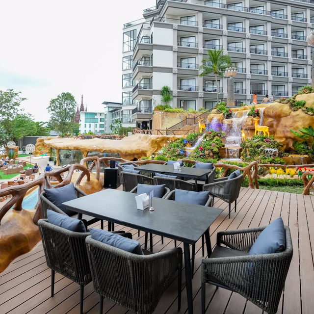 Blue Dragon Cafe and Beach Club | Trip.com พัทยา