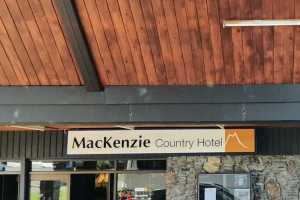 紐西蘭南島小鎮旅館【 Mackenzie Country Hotel】｜Trip.com 特威澤爾