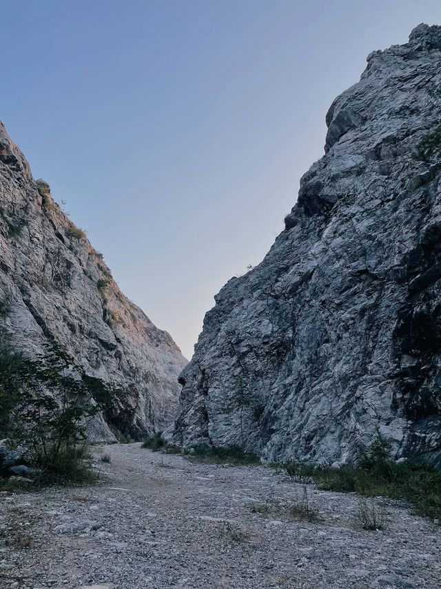 The Qinglong Mountain in Jiangning, Nanjing, which stretches for ten ...