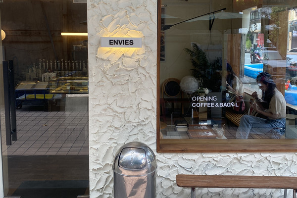 Envies cafe - คาเฟ่เล็กๆสไตล์เอิร์ทโทน 🤎 | Trip.com กรุงเทพฯ