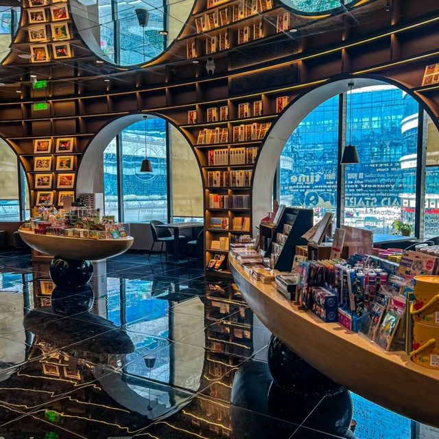 Chengdu Dujiangyan Zhongshuge Bookstore | Trip.com Dujiangyan