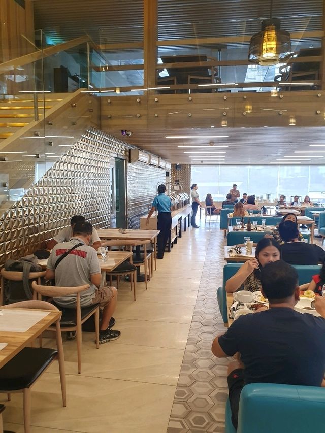 🥘보홀 외식하기에 강추!!! ICM 몰 패밀리레스토랑 《The Prawn Farm 》🥘 | 트립닷컴 보홀 섬