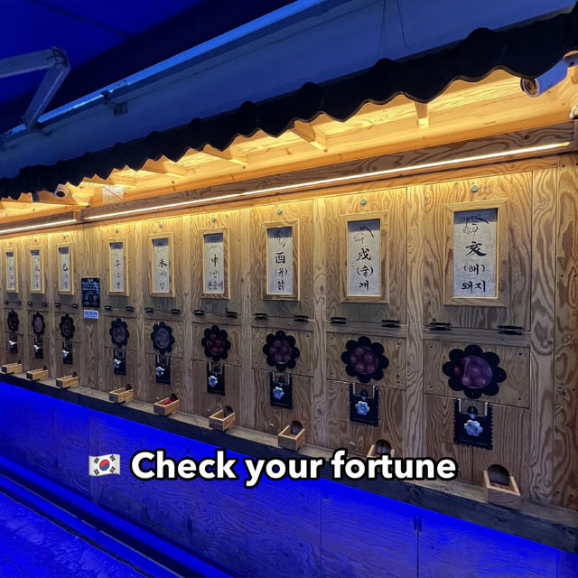🇰🇷 Vending machine fortune teller | Trip.com Seoul