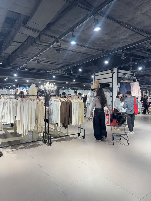 👗 W. Management เซี่ยงไฮ้ | Trip.com เซี่ยงไฮ้