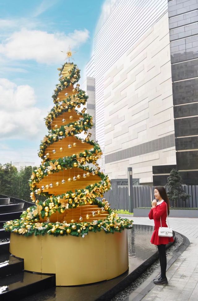 The Christmas lighting atmosphere in Chengdu is full | Trip.com Chengdu