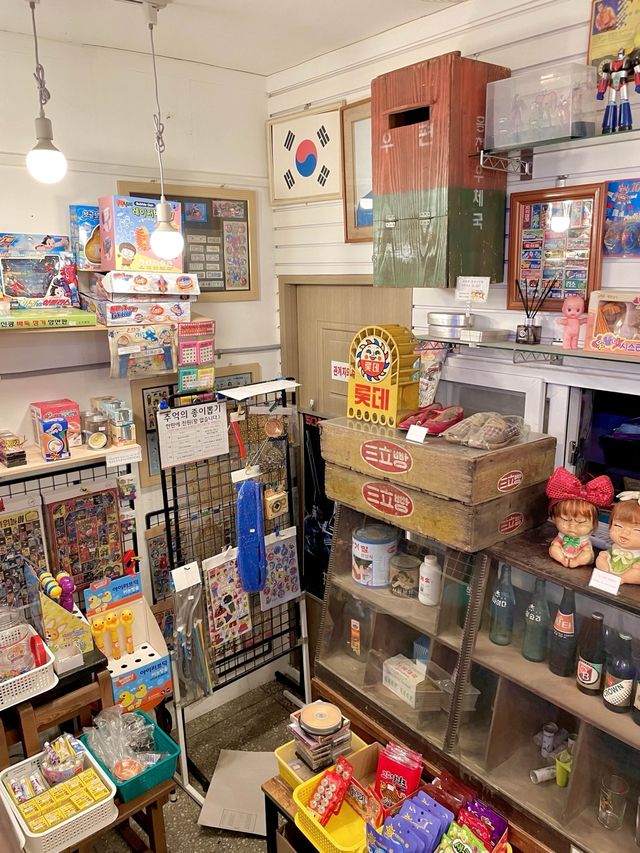 인천의 과거와 현재를 잘 담아낸 레트로 오락실, 인천 빽투더레트로🕹️👾 | 트립닷컴 중구