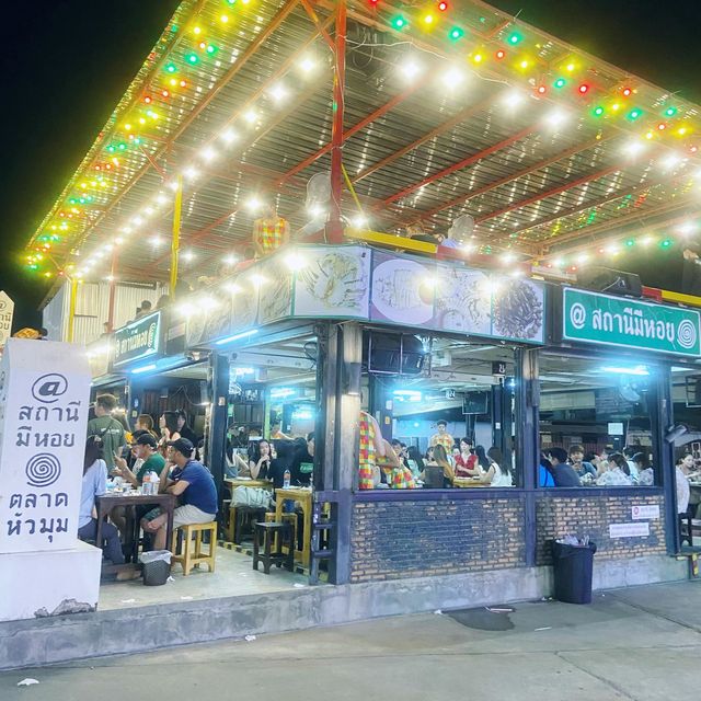 曼谷華馬夜市有一間人氣猛男海鮮餐廳—Staneemeehoi｜Trip.com 曼谷