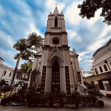 Solo in a Quiet Chapel: The Church of Our Lady of Lourdes, Shamian ...