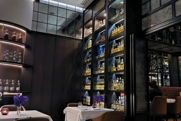 ร้าน The Water Library กับชุด Le Premier set | Trip.com กรุงเทพฯ