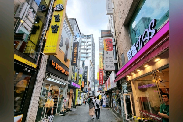 🇰🇷 Pedestrian Friendly Shopping Streets in Myeongdong | Trip.com Seoul