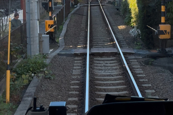 Enoden Train Ride & Train Watching at Kamakura Mae Station | Trip.com ...