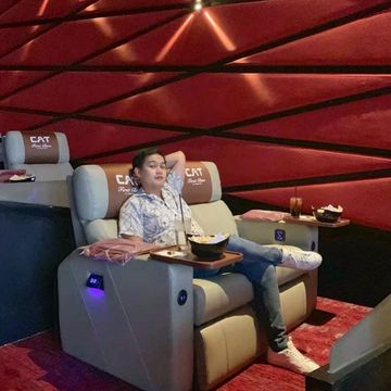 ดูหนังFirst Class @ SF World Cinema | Trip.com กรุงเทพฯ