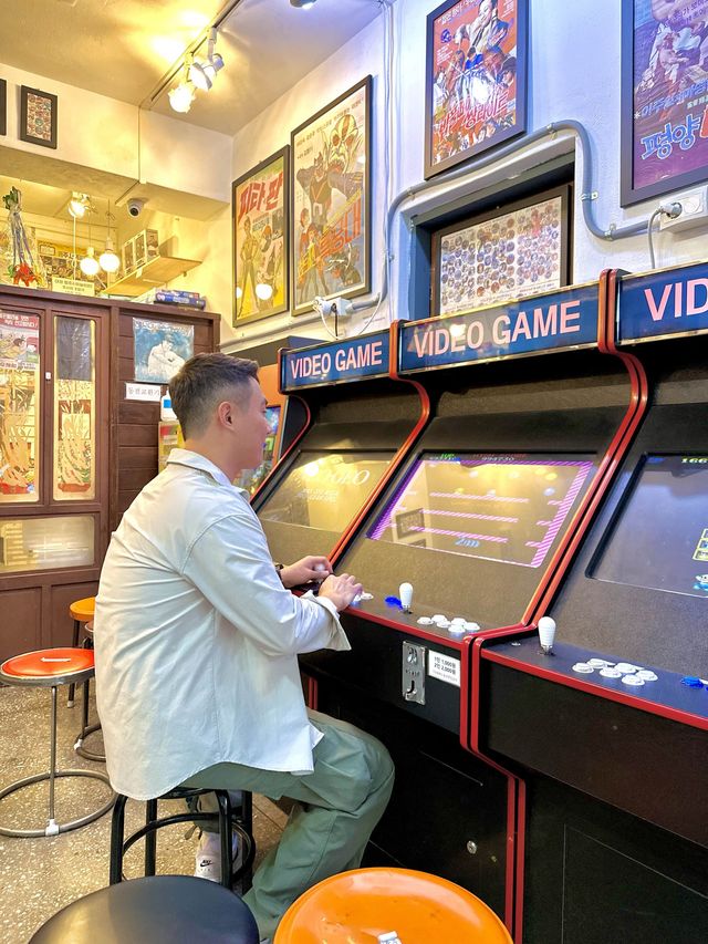 인천의 과거와 현재를 잘 담아낸 레트로 오락실, 인천 빽투더레트로🕹️👾 | 트립닷컴 중구