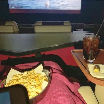 ดูหนังFirst Class @ SF World Cinema | Trip.com กรุงเทพฯ