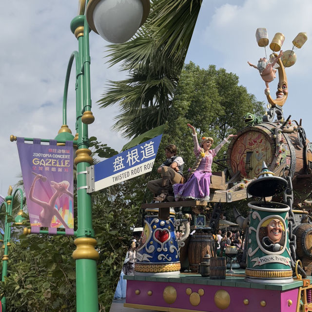 The highlight of an outdoor date is an amusement park. | Trip.com Shanghai