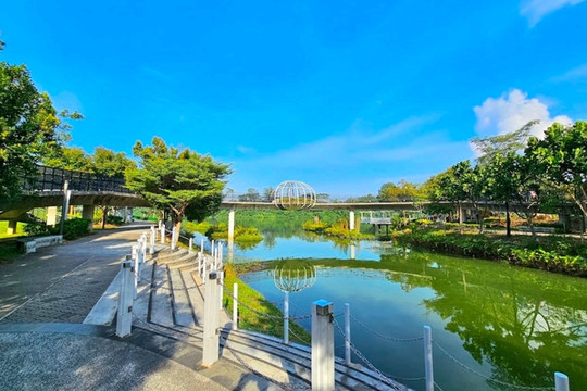 Jewel Bridge | Trip.com Singapore