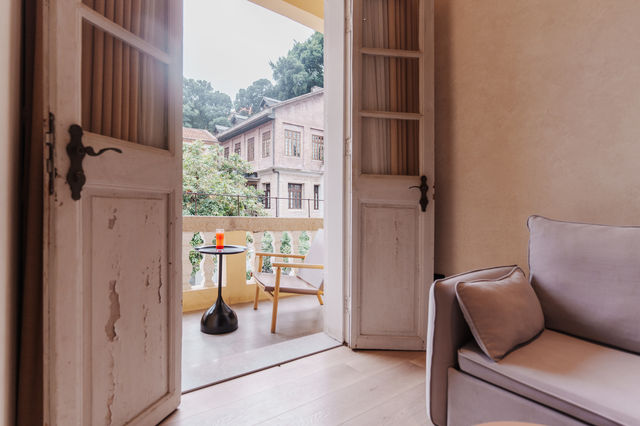 The ultimate photo spot on Gulangyu Island! Stay in a hillside oil ...