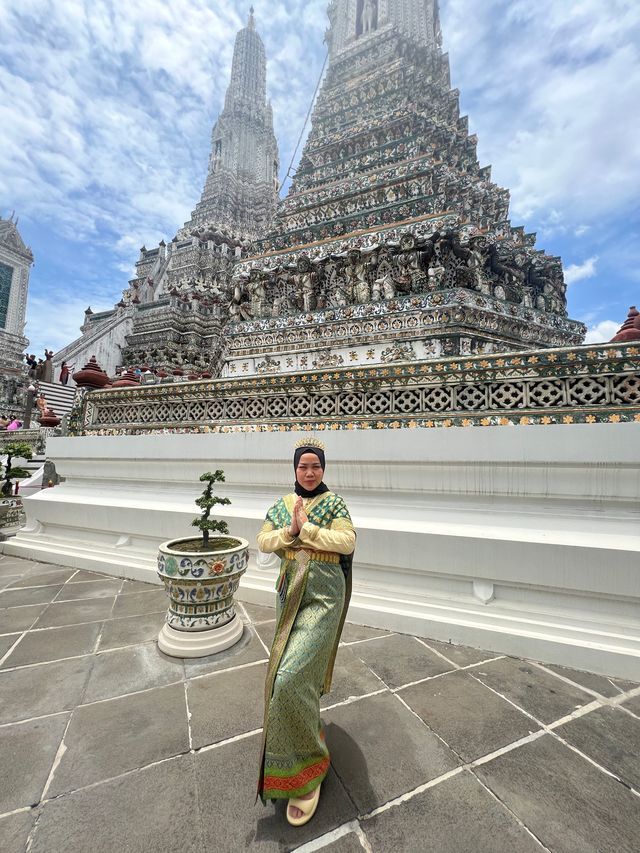 Using traditional clothes from in Wat Arun | Trip.com Bangkok
