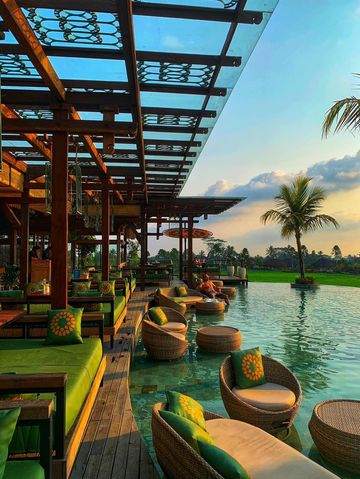 🌴Tropical Vibes at Cretya Sunset😍Love it! | Trip.com Bali