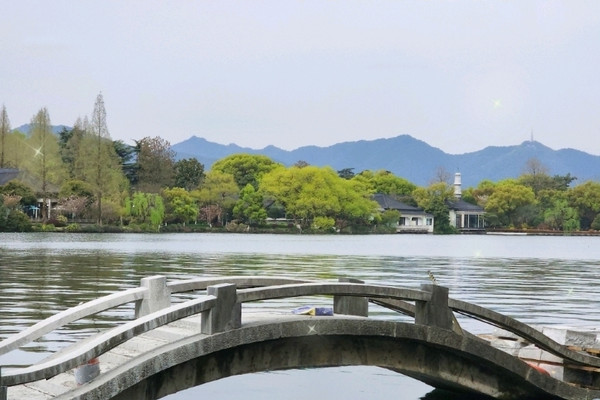 ช่วงเวลาที่เงียบสงบของทะเลสาบ Xihu | Trip.com หางโจว