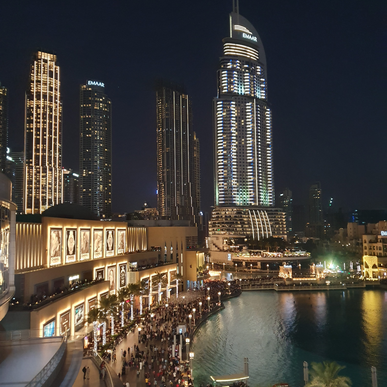 Dubai Mall Outside View Night