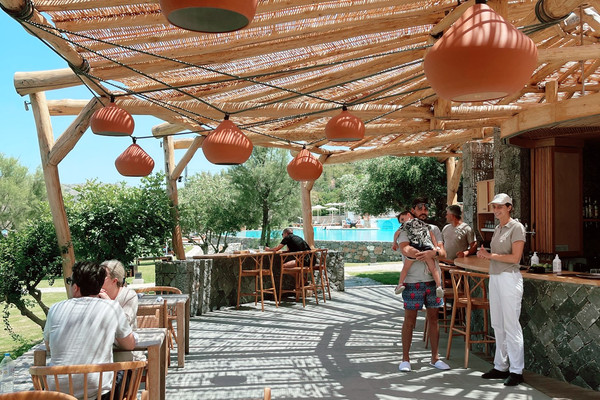 Isola Beach Club-Crete island 🇬🇷 🌮 🍹 | Trip.com Crete