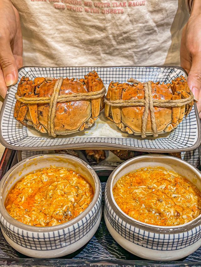This bowl of crab roe noodles is absolutely top-notch! It's so ...