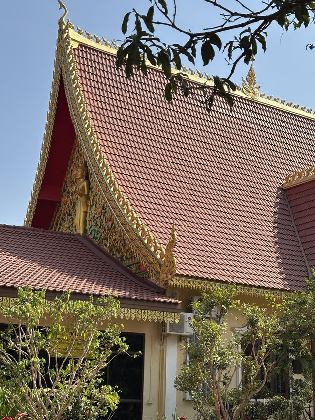 Slow Cultural Stroll at Vientiane Patuxai Monument | Trip.com Vientiane