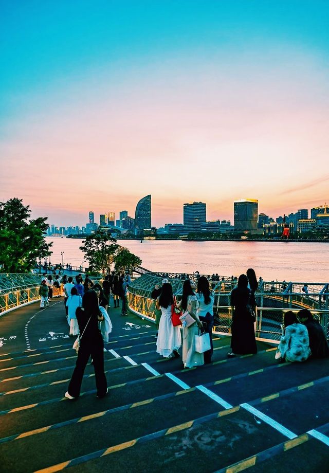 浦江夜攬三件套！陸家嘴濱江一日遊，出片逛吃全攻略｜Trip.com 上海