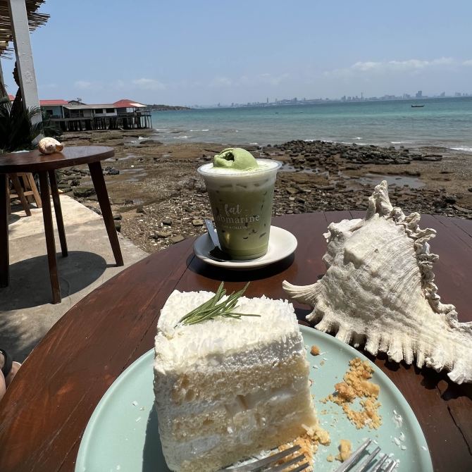 Fat Submarines คาเฟ่บรรยากาศดี ใกล้ท่าเรือ | Trip.com พัทยา