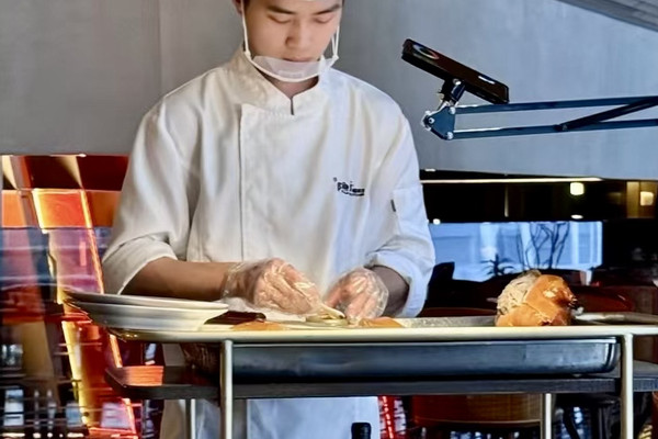 A Shenzhen Must Eat: Yin Kitchen’s Perfect Roast Duck! | Trip.com Shenzhen