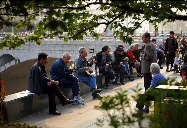 The Xi'an Ring Park in the early morning reveals the most authentic ...