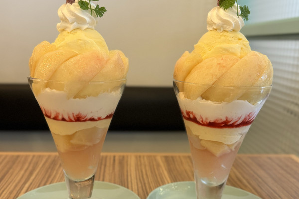 【北九州カフェ】大きな桃まるごと1個使ったパフェが食べられる🍑 | Trip.com 八幡西区