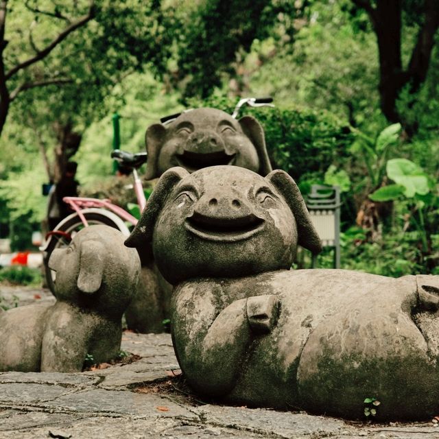 Funny Animal Statues in Yangshuo Park 🐒🗿 | Trip.com Yangshuo