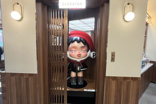 Pop mart store Ximending สวรรค์ของคนรัก art toy | Trip.com ซีเหมินติง