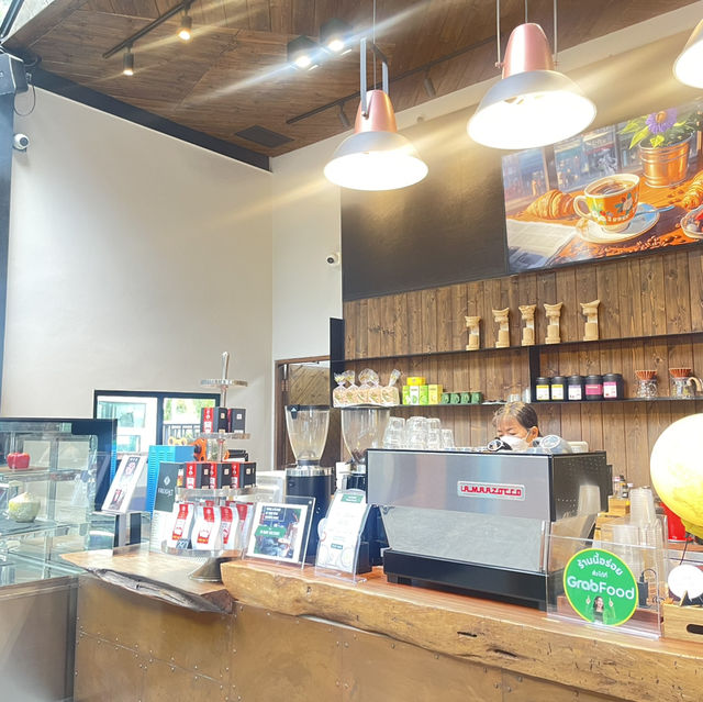 Freight Space cafe | Trip.com กรุงเทพฯ