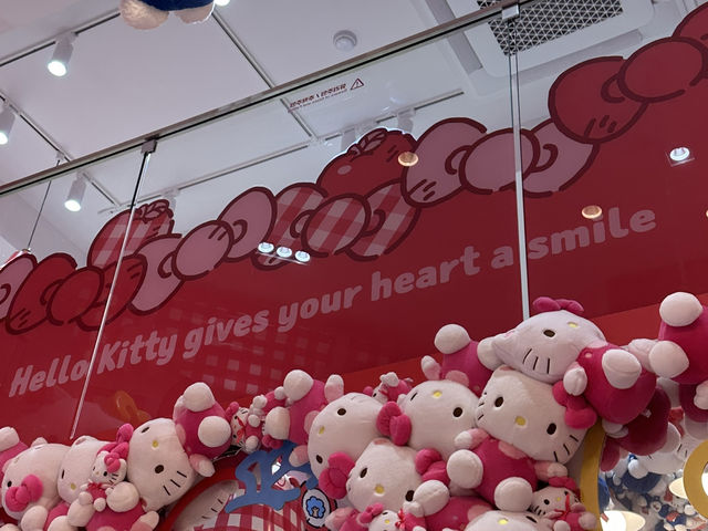 📍Hello Kitty Cafe, Seoul | Trip.com Seoul