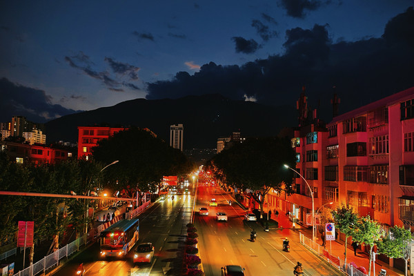 Xiaguan Sleepless Night: A Hidden Slice of Everyday Life Between ...