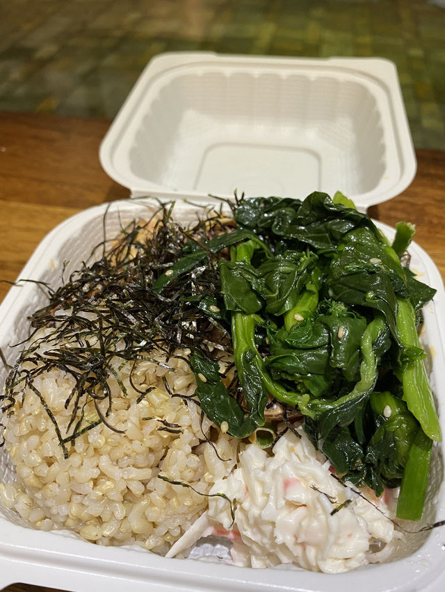 【Hawaii】 하와이에서 꼭 먹어봐야 할 맛집! 알라모아나에서 내 취향대로 커스텀하는 포케동 | 트립닷컴 호놀룰루